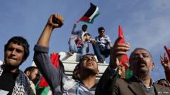 Israel to suspend talks over Palestinian unity deal - BBC News