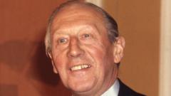 Obituary: Chapman Pincher - BBC News