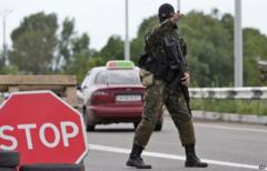 Ukraine crisis: Bridges destroyed outside Donetsk - BBC News