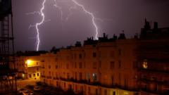 Your electric lightning pictures - BBC Weather