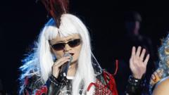 Alibaba shares surge in their NY stock market debut - BBC News