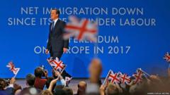 Day in pictures: 1 October - BBC News