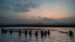 Day in pictures: 6 October - BBC News