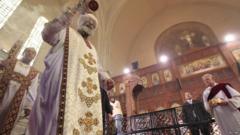 Day in pictures: 17 February 2015 - BBC News