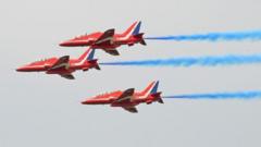 Red Arrows reveal new union jack tail design - BBC News