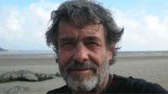 Artist Osi Rhys Osmond's last work for Maggie's cancer centre - BBC News