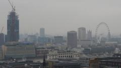 High pollution hits southern England - BBC News