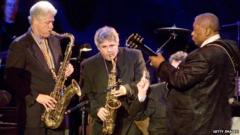 In pictures: BB King's life in music - BBC News