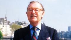 Alan Whicker papers donated to BFI National Archive - BBC News