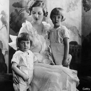 La fascinante historia de las seis hermanas aristócratas Mitford - BBC ...