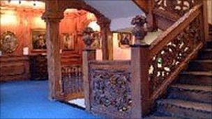 Guildford's new centre for tourism and culture opens - BBC News