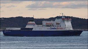 Commodore Clipper ferry fire 20-hour wait criticised - BBC News