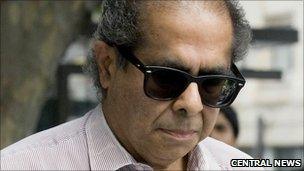 Tomlinson pathologist facing GMC - BBC News