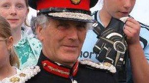 Ex-lord lieutenant of Northumberland Sir John dies - BBC News