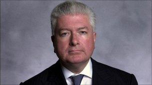 Ex-MP to sue successor over 'expense claim libel' - BBC News