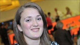 The bright pupils who shun university for a head start - BBC News