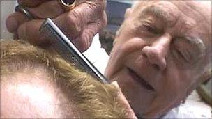 Carmarthenshire barber dies at 94 after 78-year career - BBC News