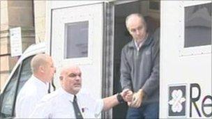 Egg smuggler was 'wildlife criminal' - BBC News