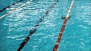Free swimming extended in Wolverhampton - BBC News