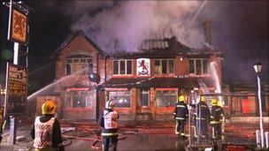 Woman and man arrested over Totton pub fire - BBC News