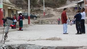 Ecuador poverty drives migrants north - BBC News