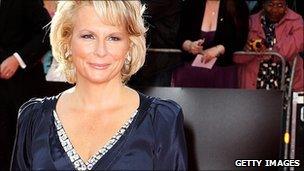 Jennifer Saunders writing Spice Girls musical - BBC News