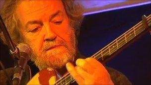 Fermanagh musician, Andy Irvine launches new album in barn - BBC News