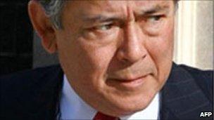 Lloyds bank boss to retire next year - BBC News