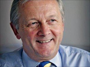 Former VisitScotland boss given £240,000 payoff - BBC News