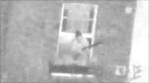 Chelsea siege gunman Mark Saunders 'ready to take aim' - BBC News