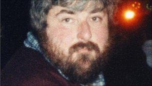 Paramedic struck off for lies about 30-stone dying man - BBC News