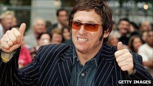 When live TV award shows go wrong - BBC News