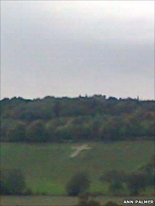 View of Shoreham Cross restored in Kent - BBC News