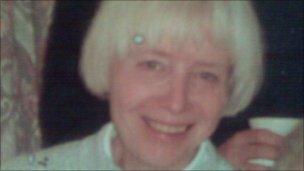 Police appeal over woman missing from Nottingham - BBC News