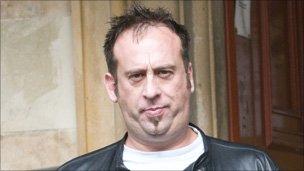 Air rage attack man fined £2,000 - BBC News