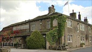 Tempest Arms at Elslack named pub of the year - BBC News