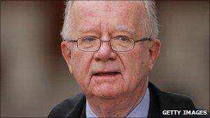 Chilcot inquiry makes fact-finding visits to Iraq - BBC News