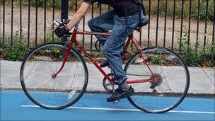 Town cycle route plans unveiled in Eastbourne - BBC News