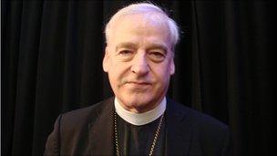 Anglicans' regret over bishop's conversion to Rome - BBC News