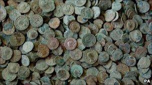 Somerset museum attempts to keep Roman coin hoard - BBC News