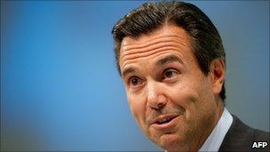 Lloyds boss Antonio Horta-Osorio 'ready to work again' - BBC News