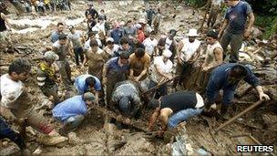 Costa Rica landslide kills at least 20 as storm hits - BBC News