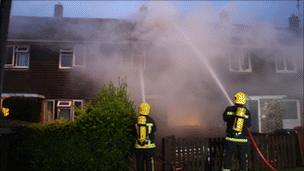 West Wellow fire forces residents from homes - BBC News
