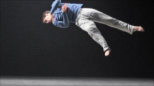 British choreographer Wilton wins Global Dance contest - BBC News