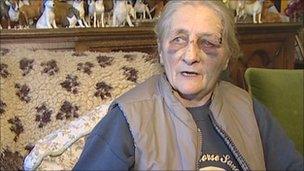 Woman hurt in Derbyshire car theft 'acted on instinct' - BBC News