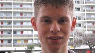 Teenager 'found £330,000 in his Nationwide account' - BBC News