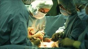 Boost for UK over heart surgery performance - BBC News