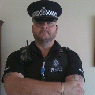 Soldier turned teacher talks life lessons - BBC News