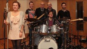 Lancaster schoolgirl's song award attempt - BBC News