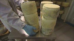 Blue cheese made world champion - BBC News